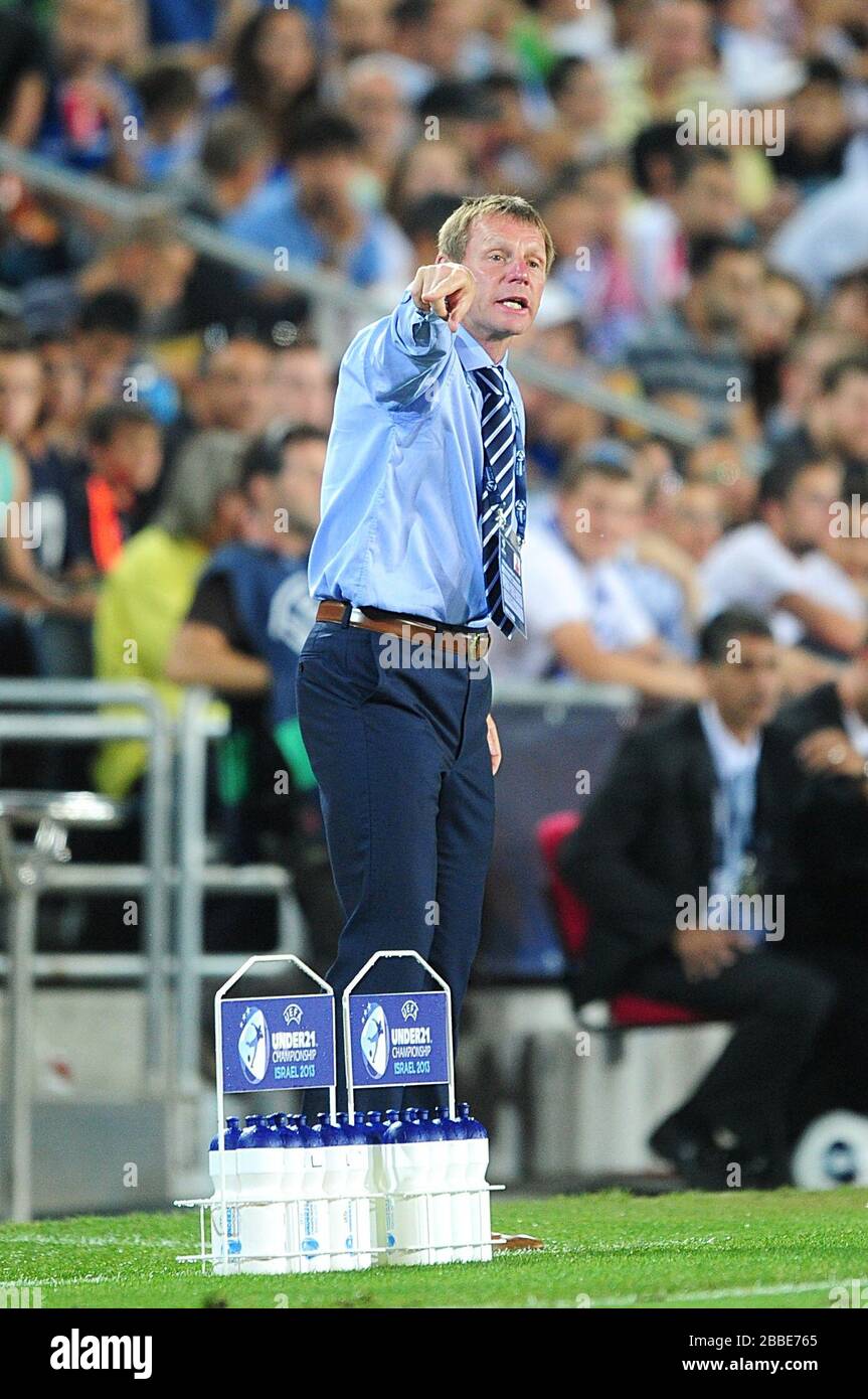 England coach Stuart Pearce gives instructions on the touchline Stock ...