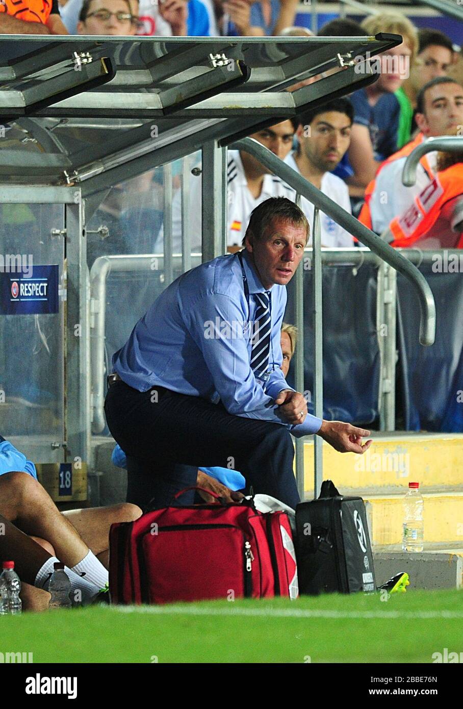 England coach Stuart Pearce in the dugout Stock Photo - Alamy