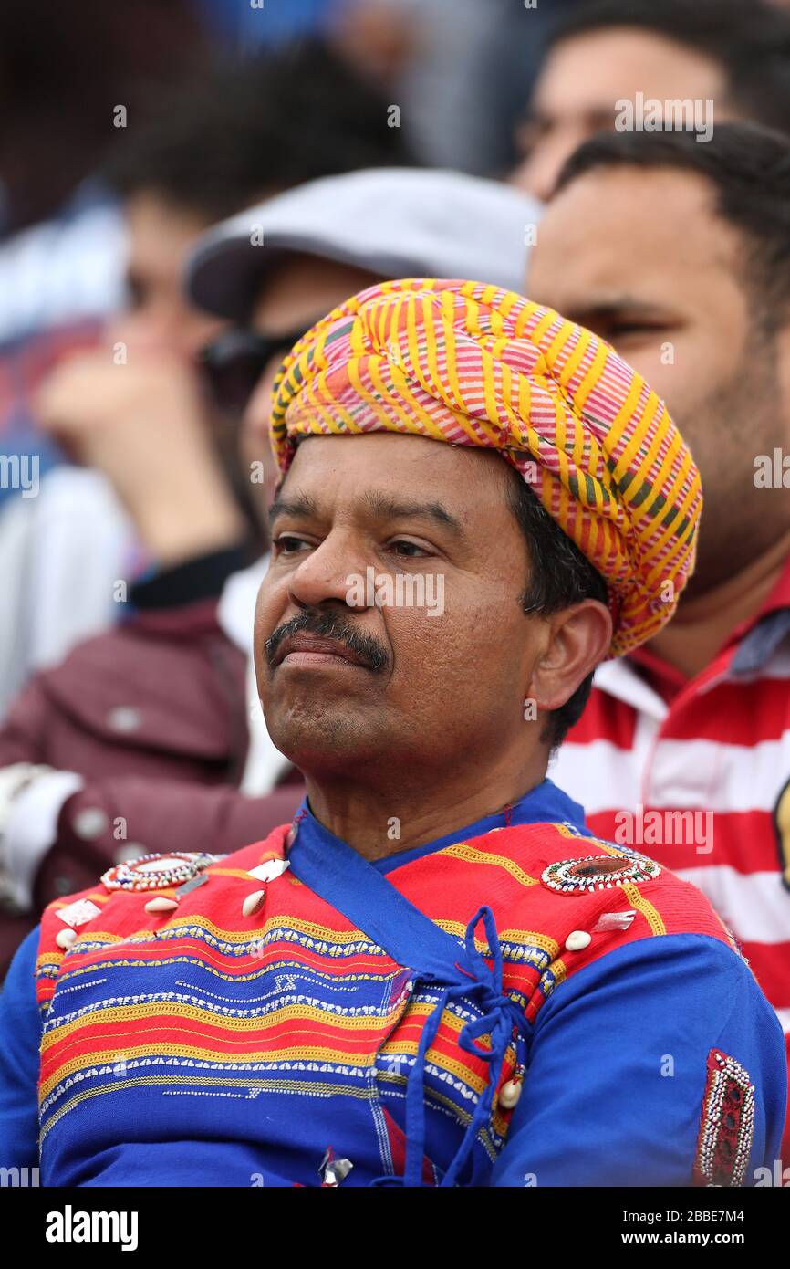 India fan hi-res stock photography and images - Alamy