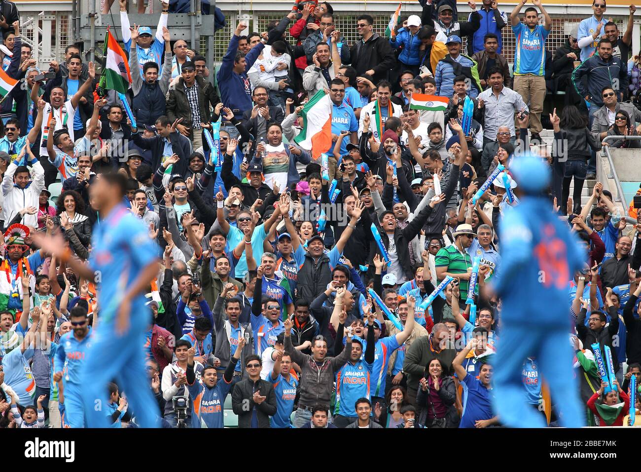 India fans hi-res stock photography and images - Alamy