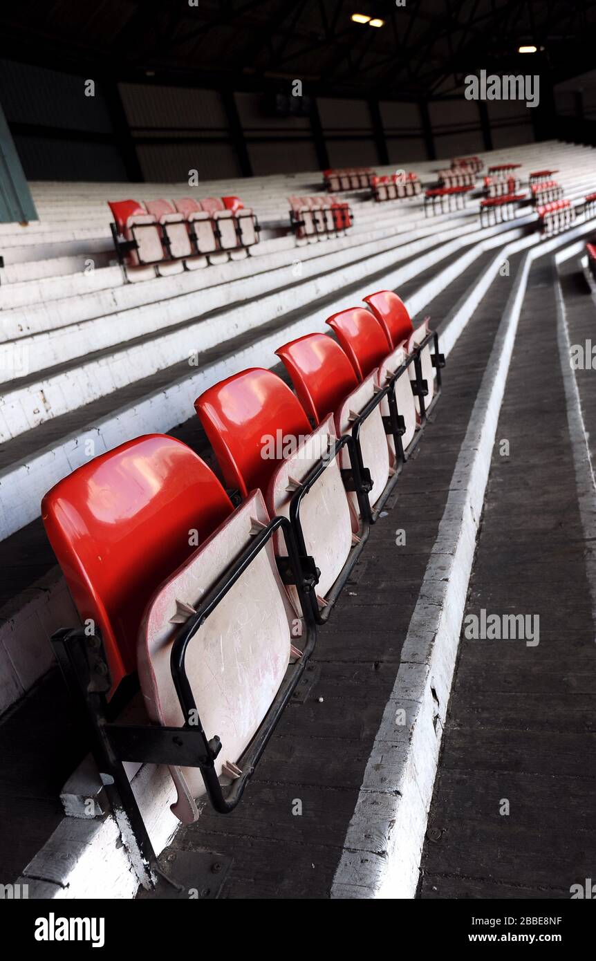 Wimbledon stadium seat hi-res stock photography and images - Alamy