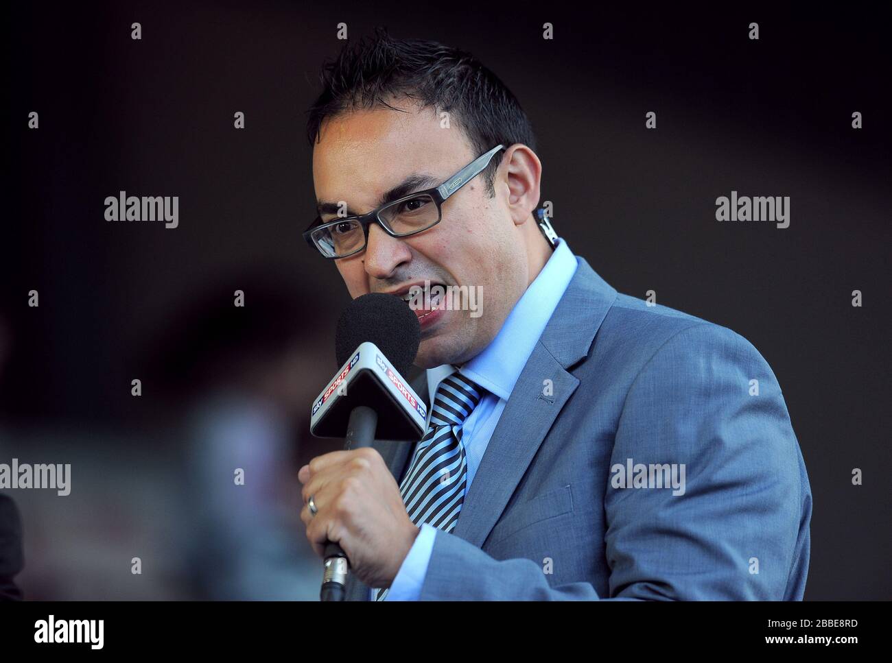 Sky sports presenter commentates on the action Stock Photo - Alamy