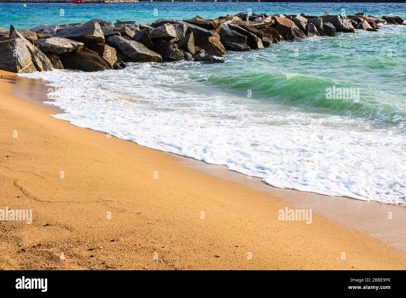Virus empties beaches hi-res stock photography and images - Alamy