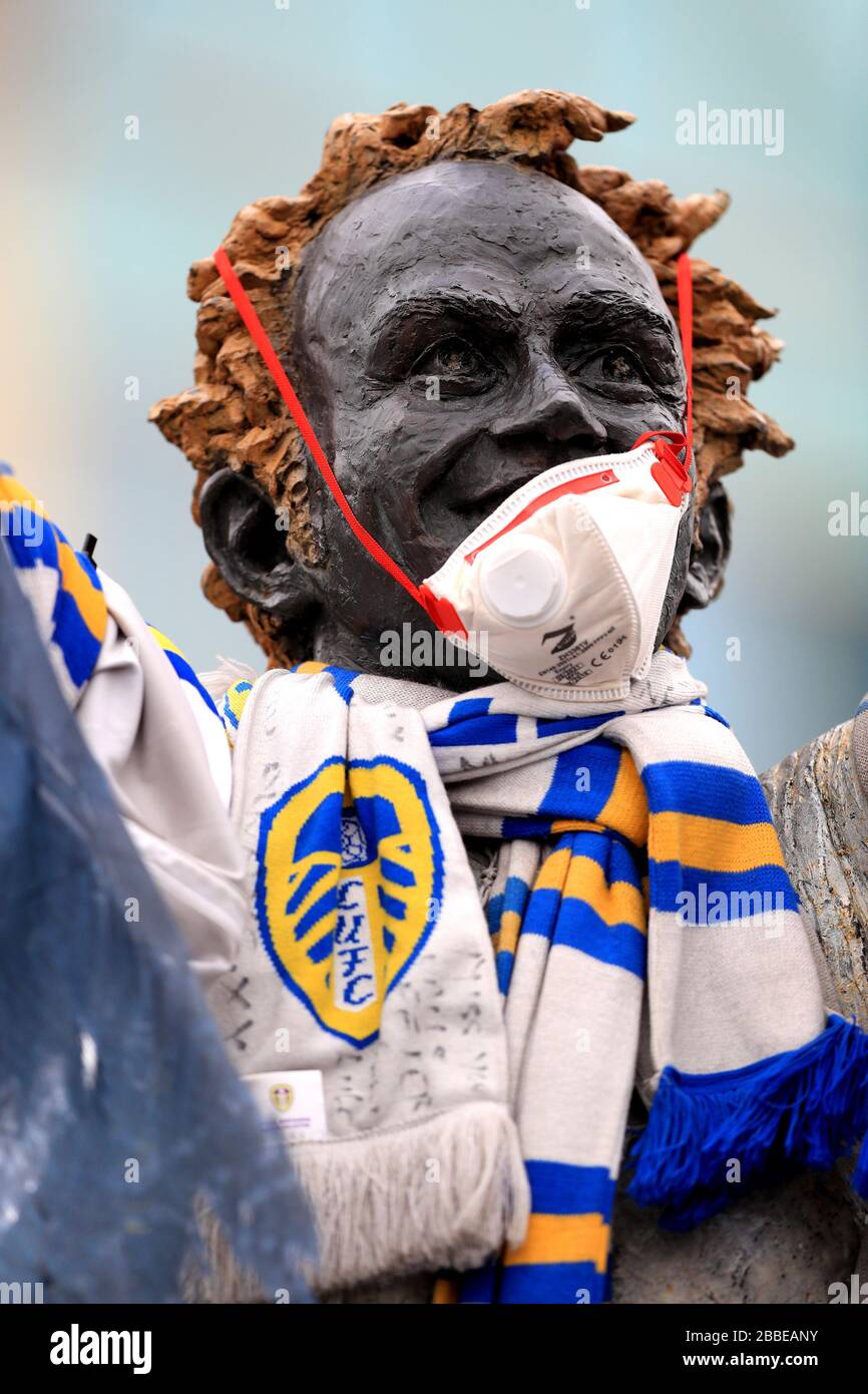 Billy bremner statue leeds hi-res stock photography and images - Alamy