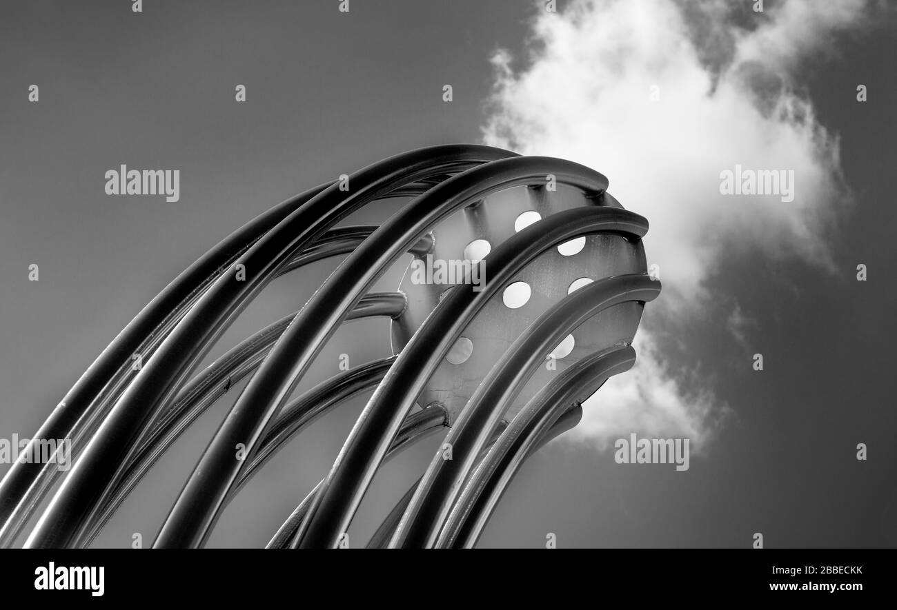 Curved sculpture hi-res stock photography and images - Alamy