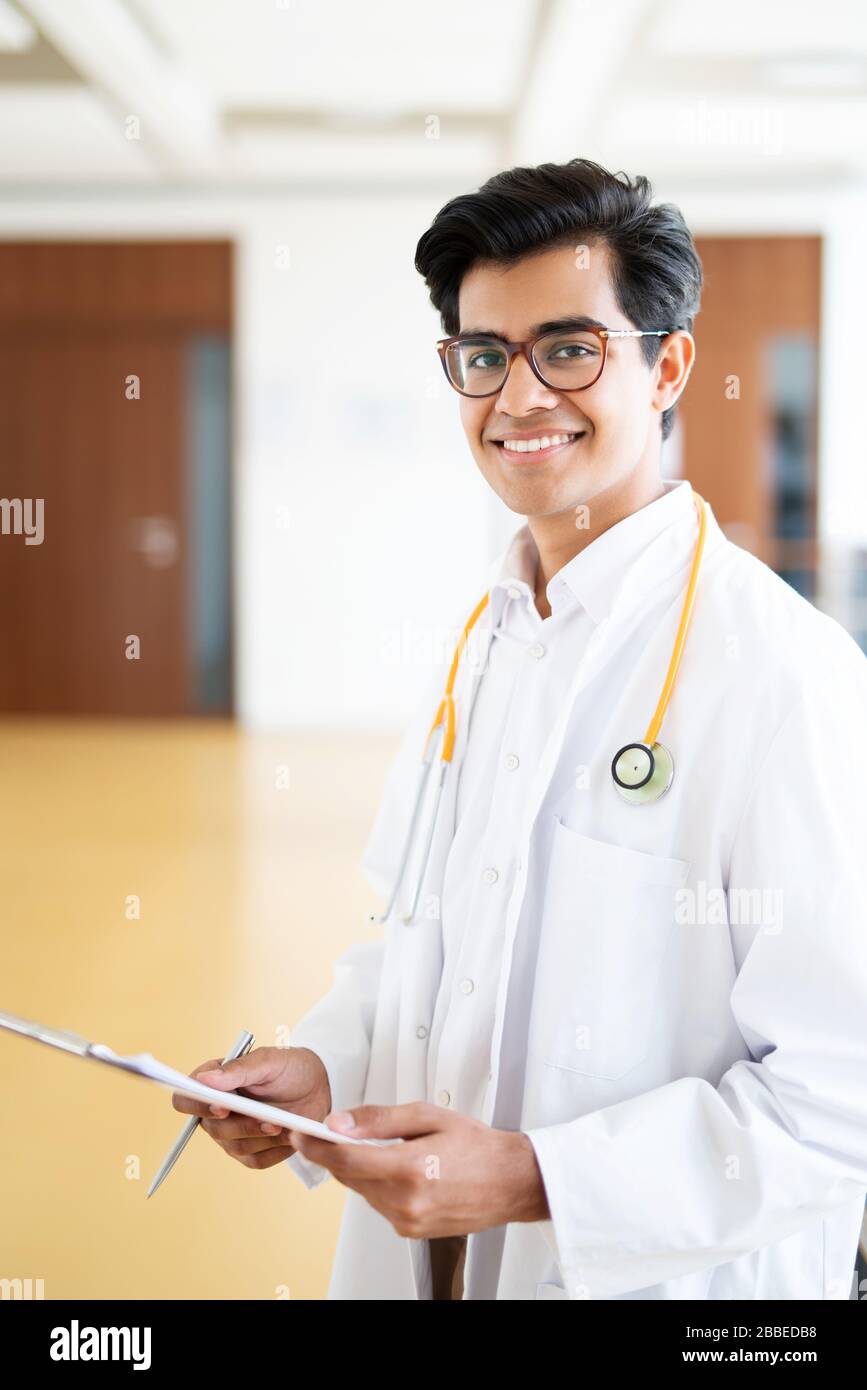 Doctor sleep hospital hi-res stock photography and images - Alamy Doctor sleep hospital hi-res stock photography and images - Alamy