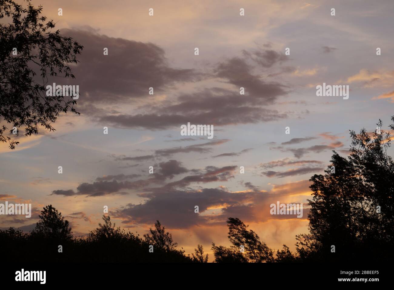 Red land dramatic sky hi-res stock photography and images - Alamy