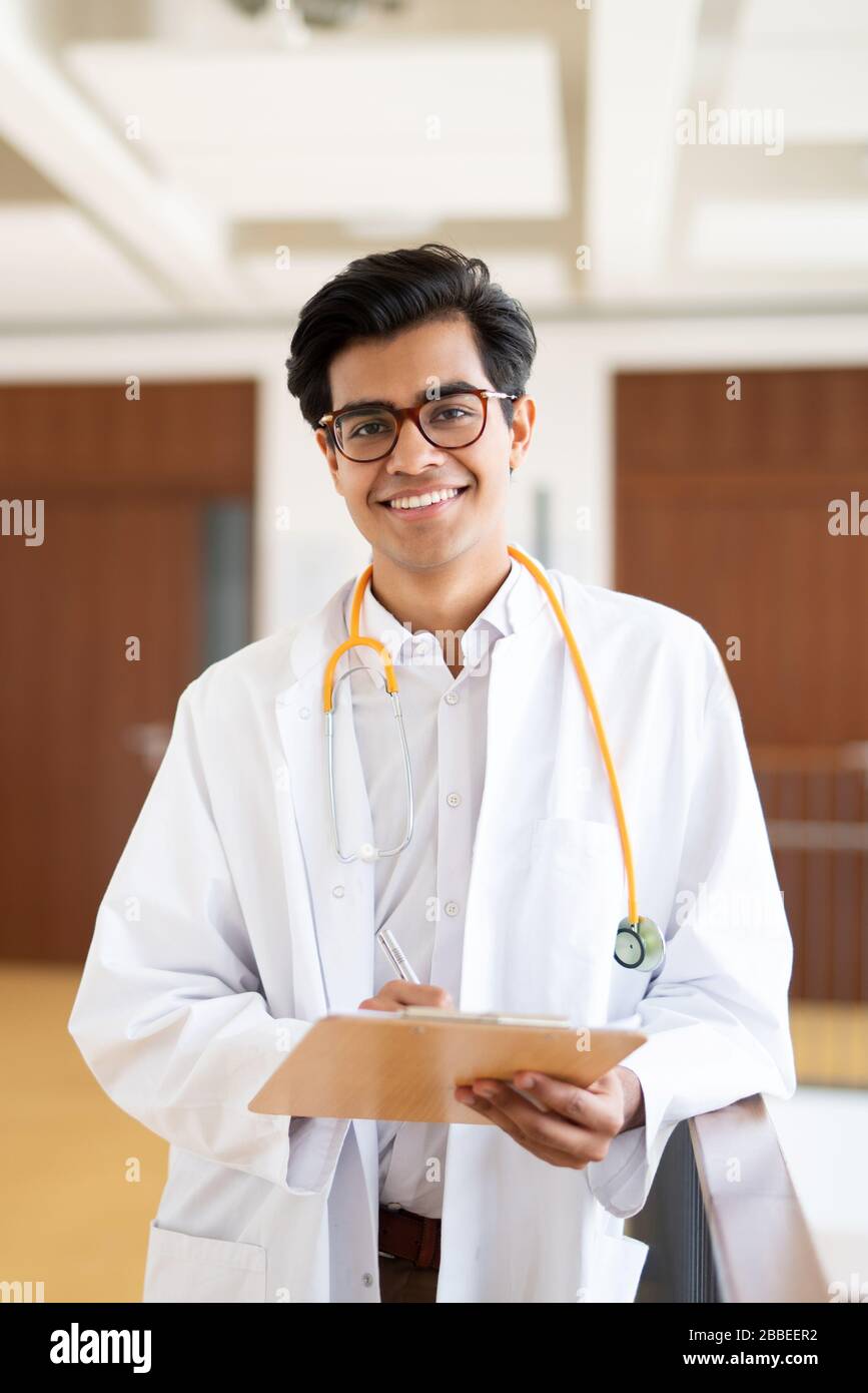 Doctor sleep hospital hi-res stock photography and images - Alamy