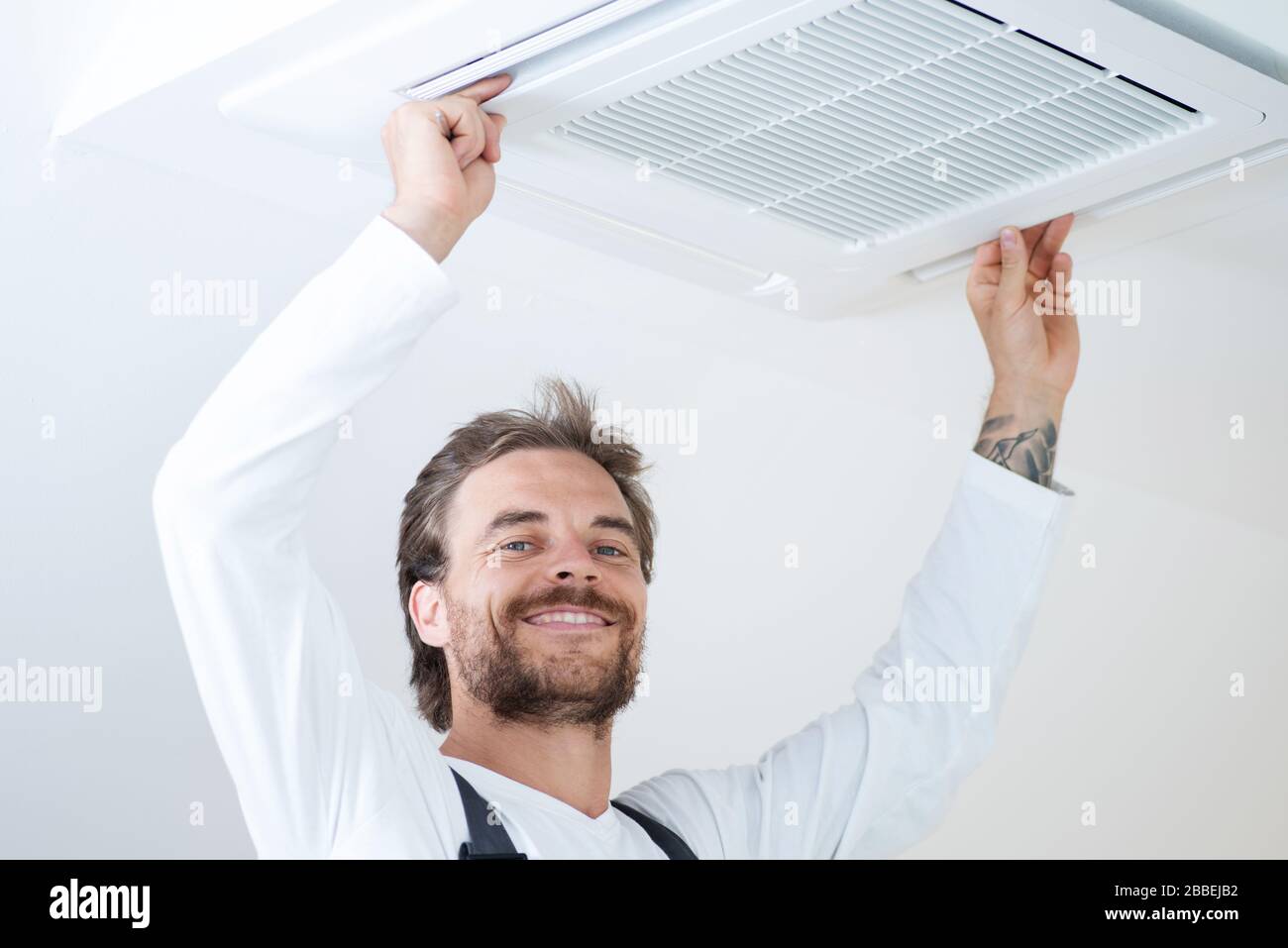 Air conditioning technician works on an air conditioner Stock Photo - Alamy