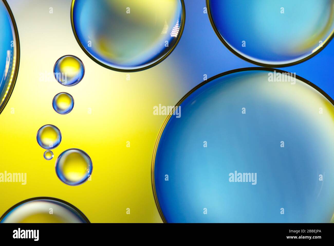 Colourful close up of oil drops floating on water Stock Photo - Alamy