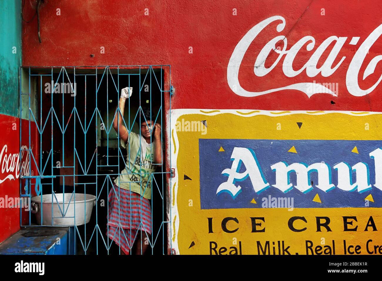 Masala chai cafe worker hi-res stock photography and images - Alamy