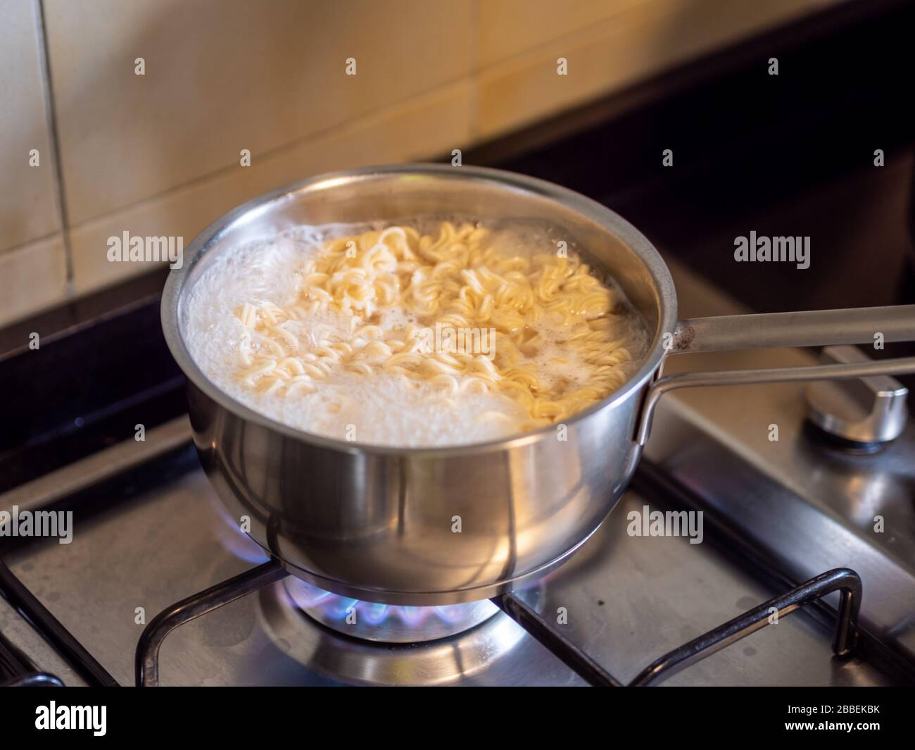 Quick water boiling hi-res stock photography and images - Alamy
