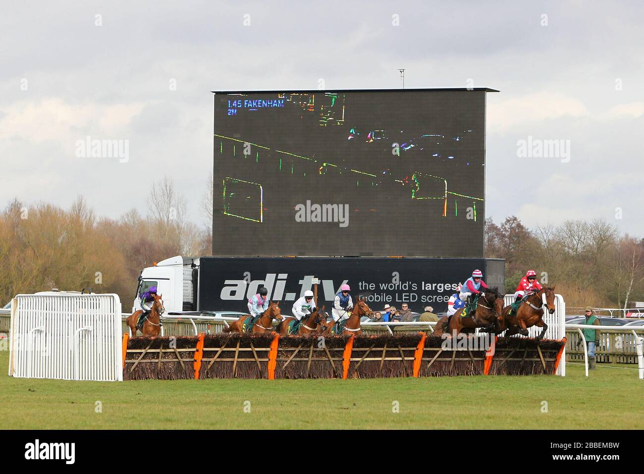 Racing cheltenham races fence jump jumping hurdle hi-res stock ...