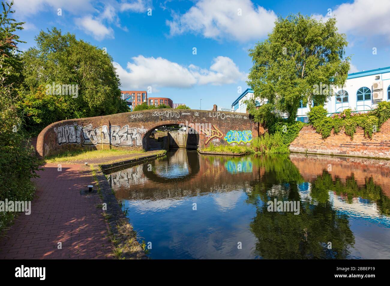 Birmingham and fazeley canal lock hi-res stock photography and images ...
