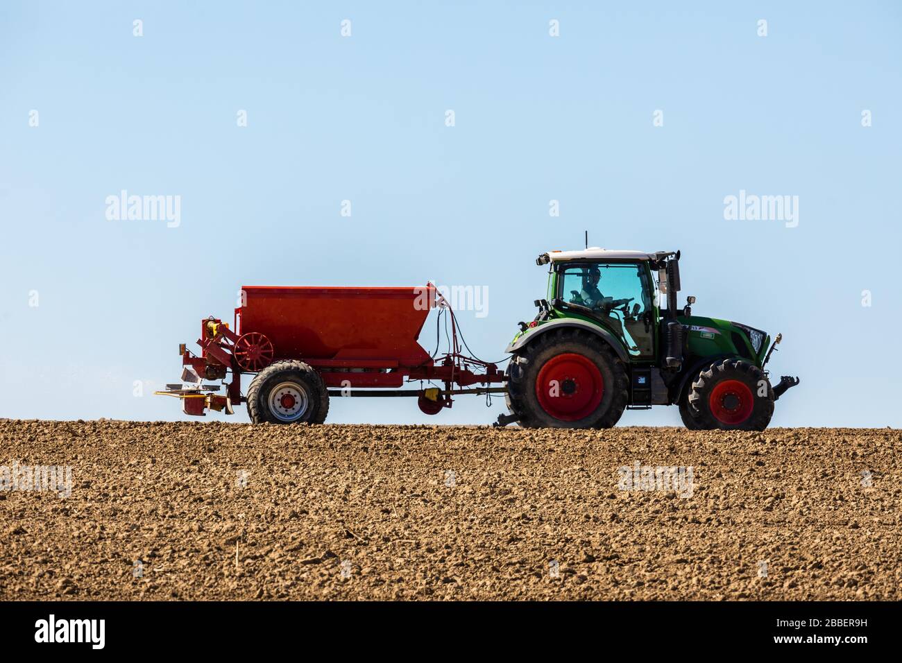 Bad Krozingen, Germany. 31st Mar, 2020. A farmer uses a fertilizer ...