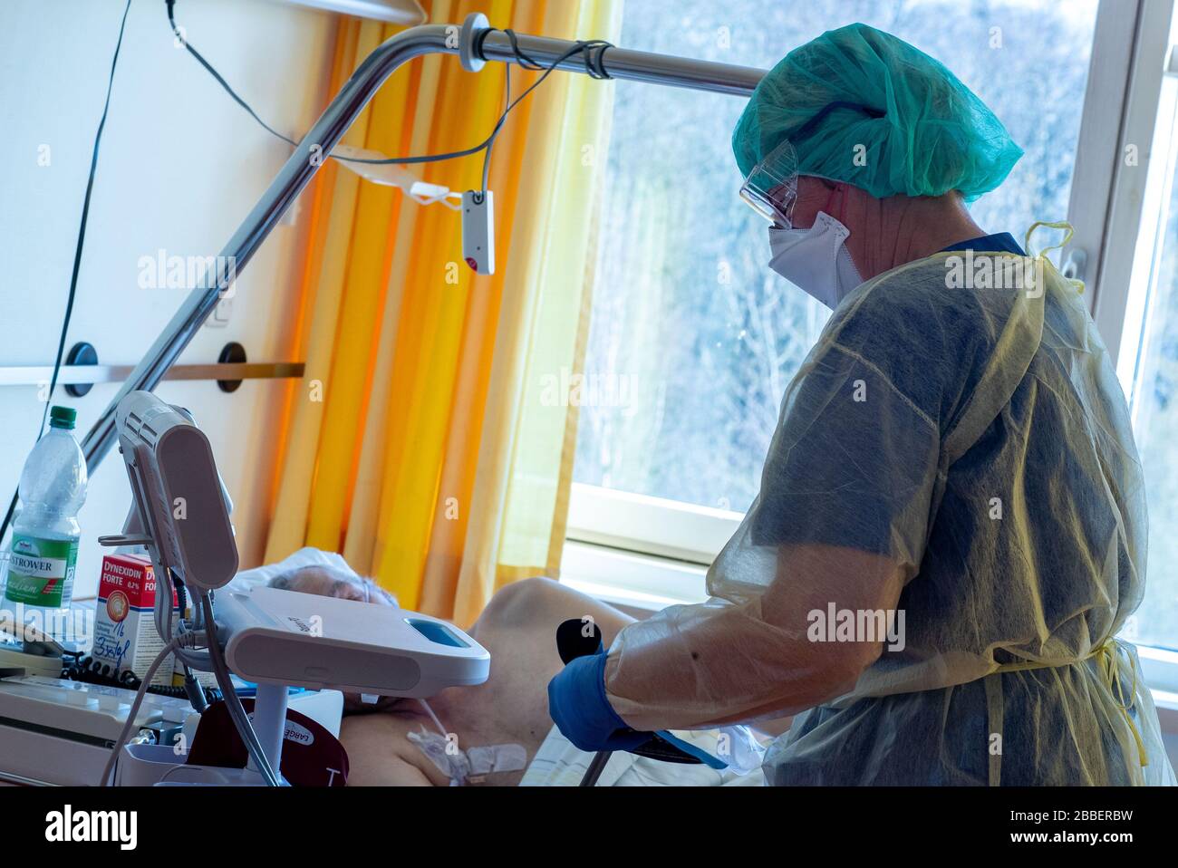 Hospital isolation ward patient hi-res stock photography and images - Alamy
