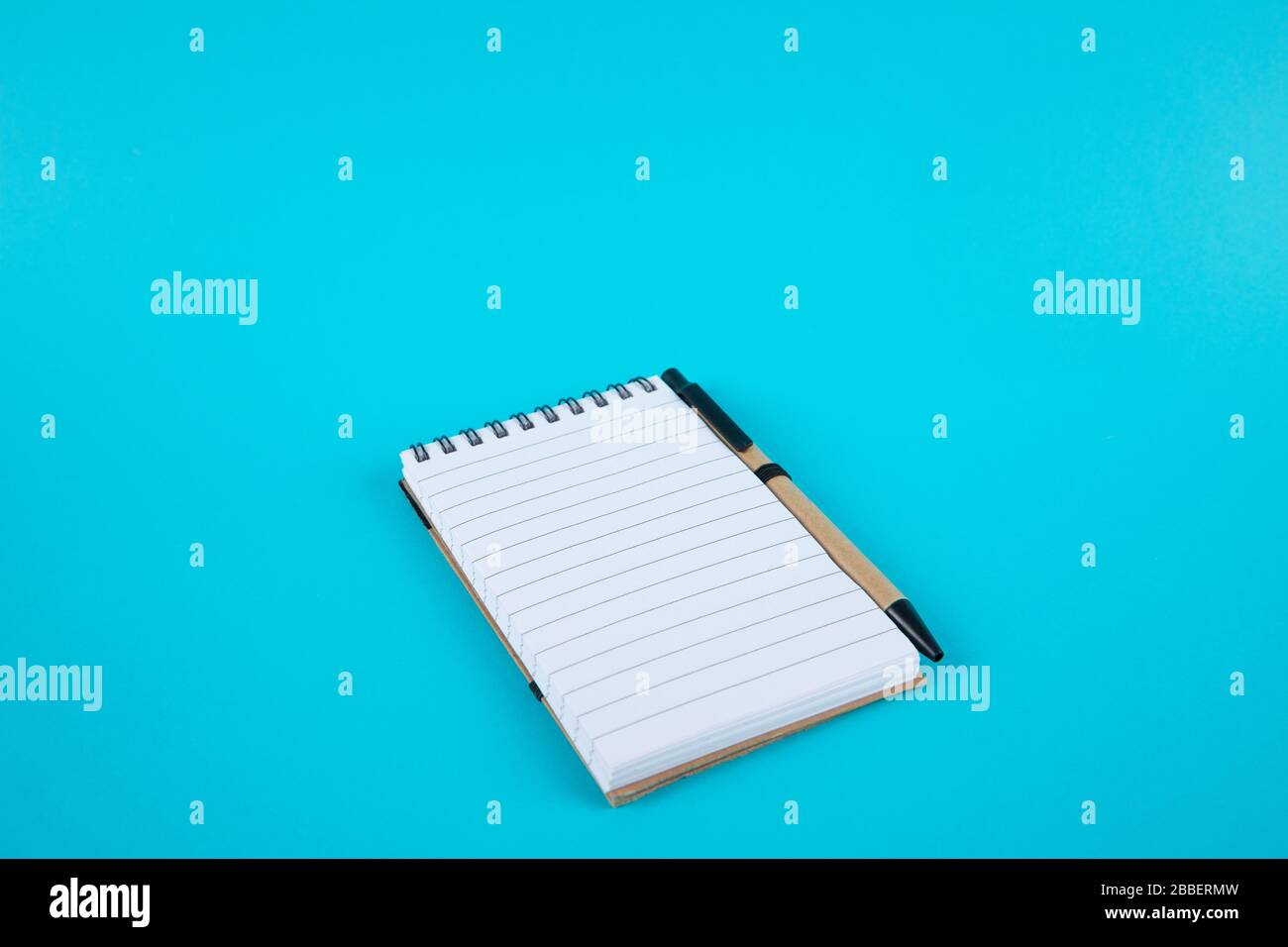 notepad and pen to take notes Stock Photo - Alamy