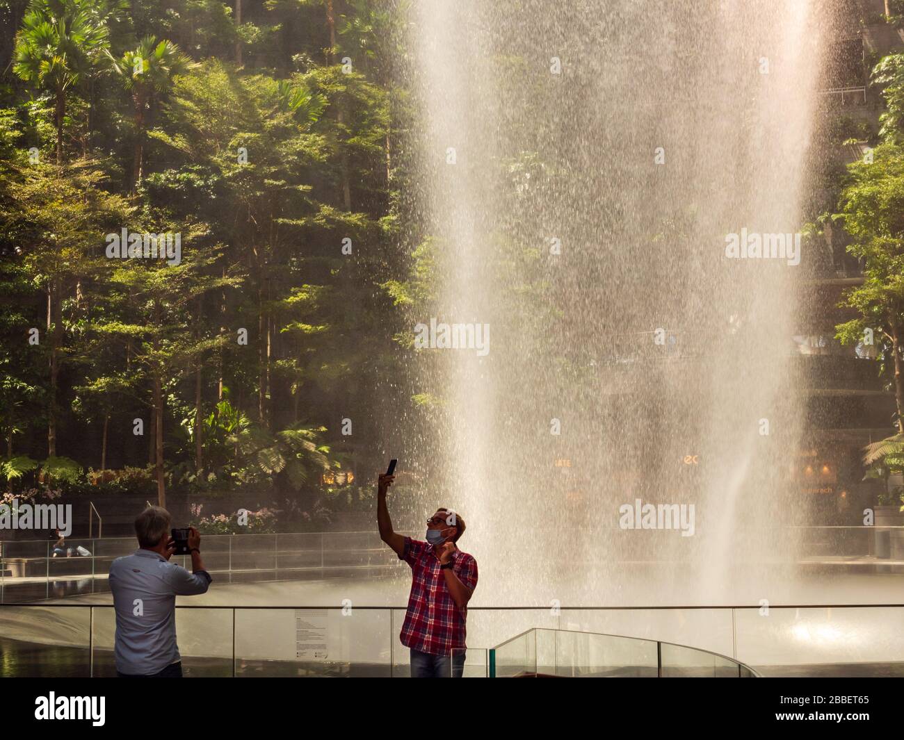 Singapore mall plants hi-res stock photography and images - Alamy