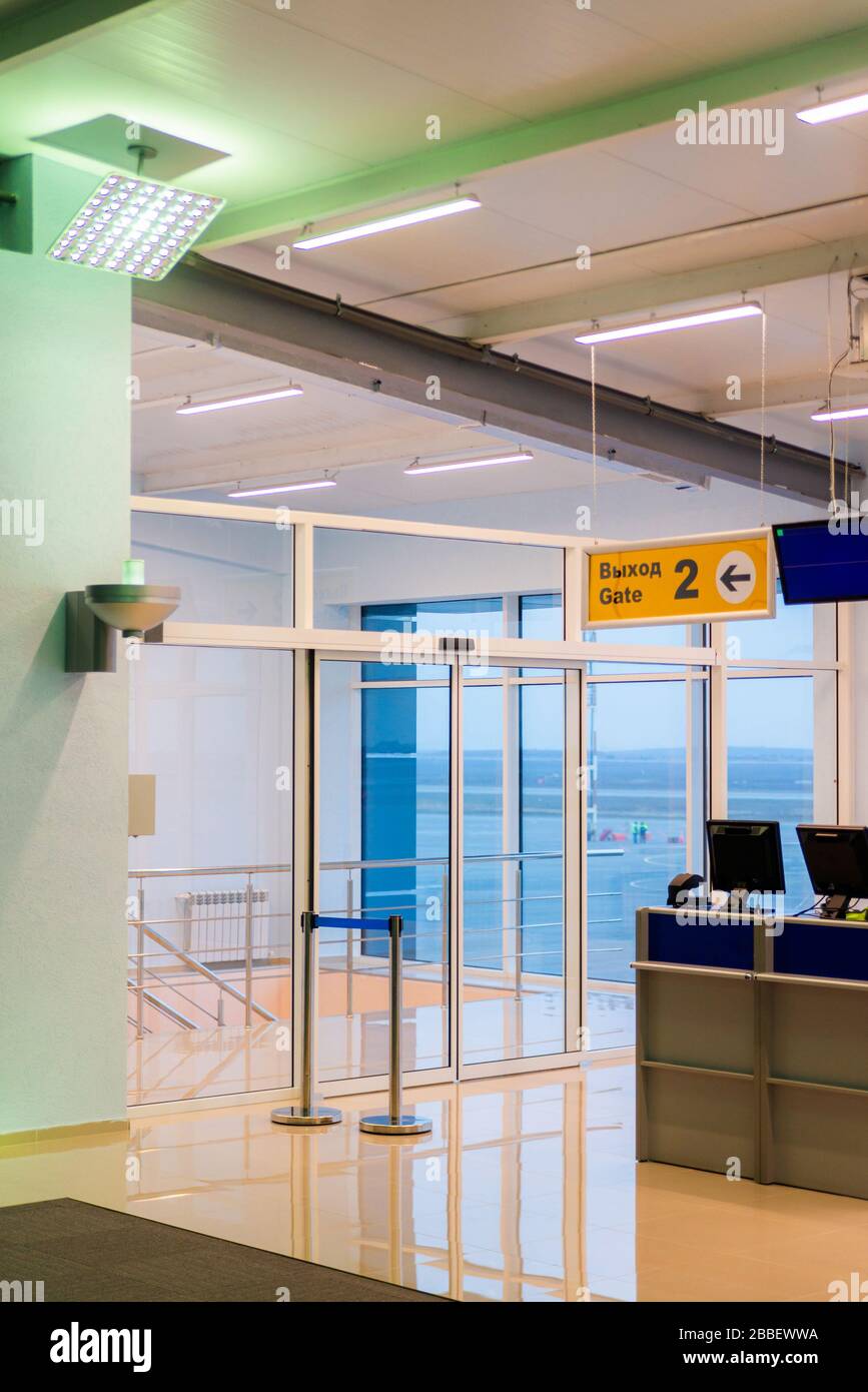 Entrance to airport security area hi-res stock photography and images ...