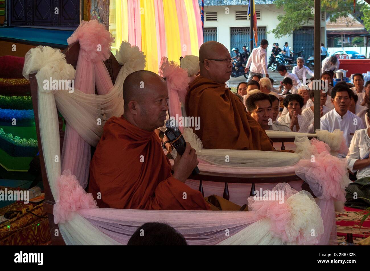 Lama priest hi-res stock photography and images - Alamy