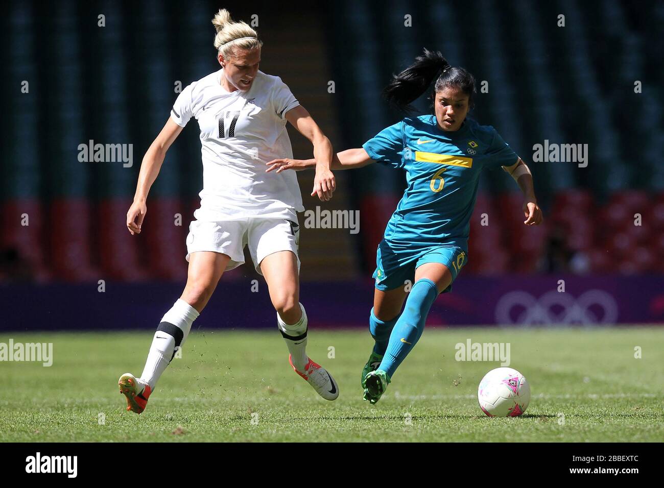 Hannah WILKINSON of New Zealand and MAURINE of Brazil Stock Photo - Alamy