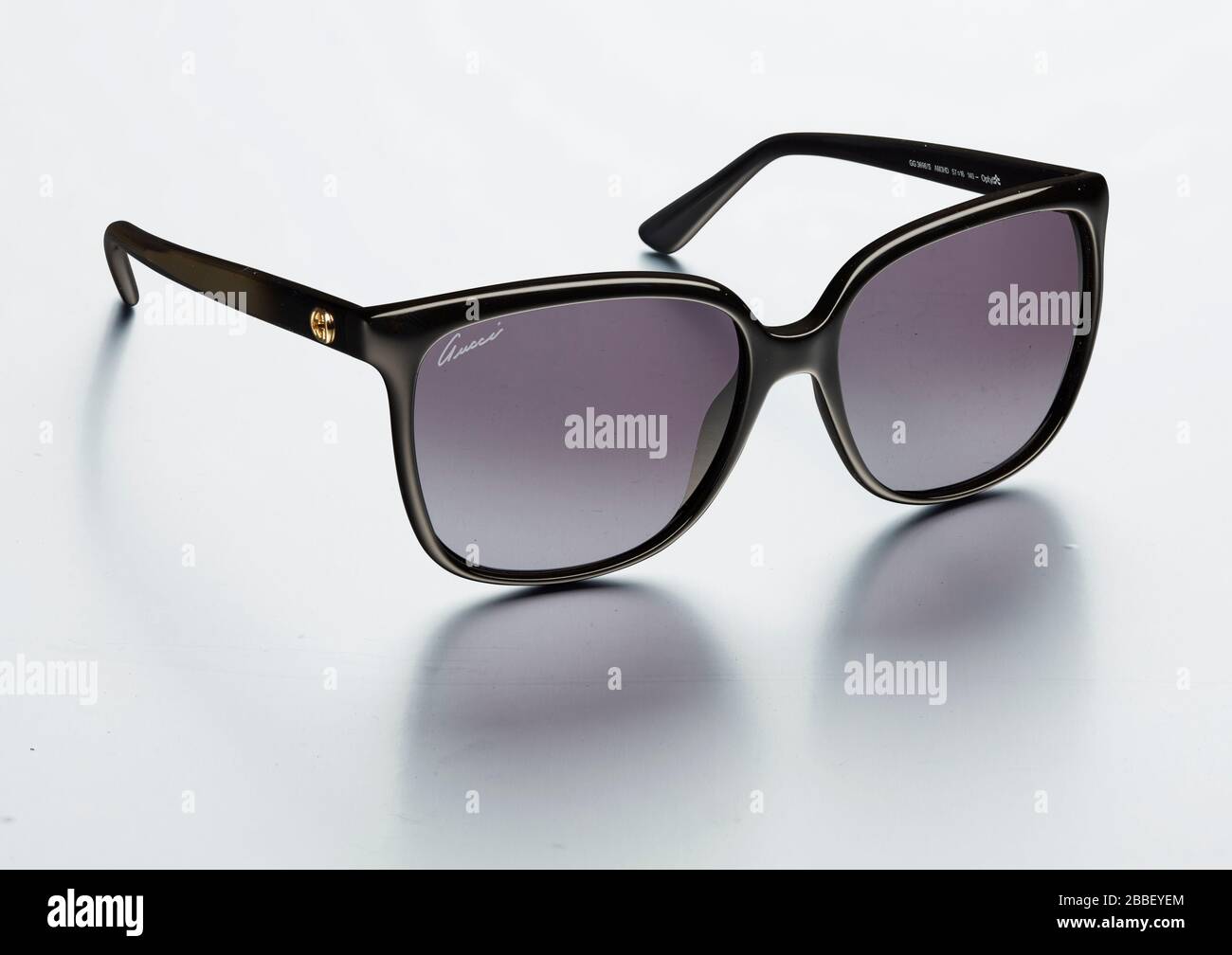 Black sunglasses hi-res stock photography and images - Alamy