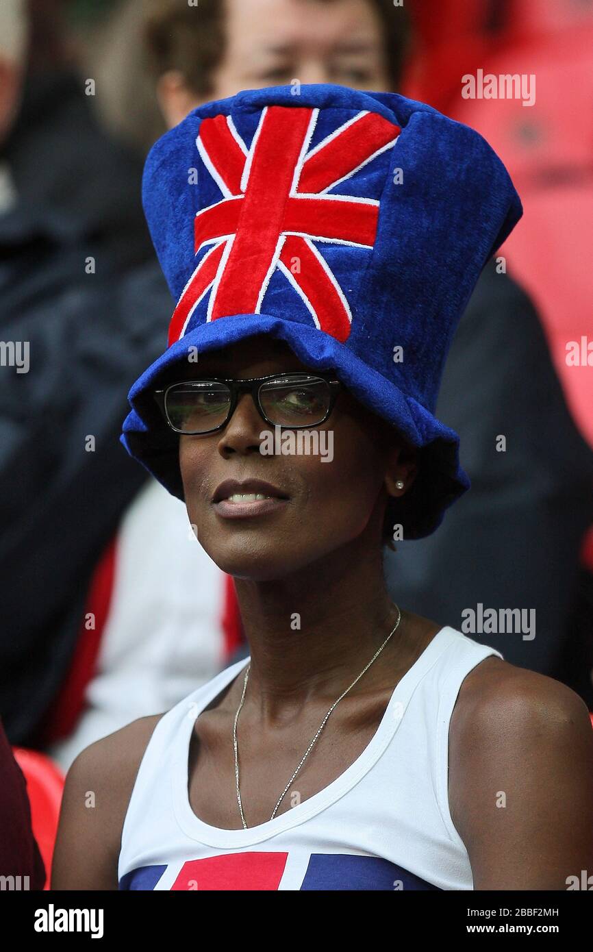 London ball women with fan hi-res stock photography and images - Alamy