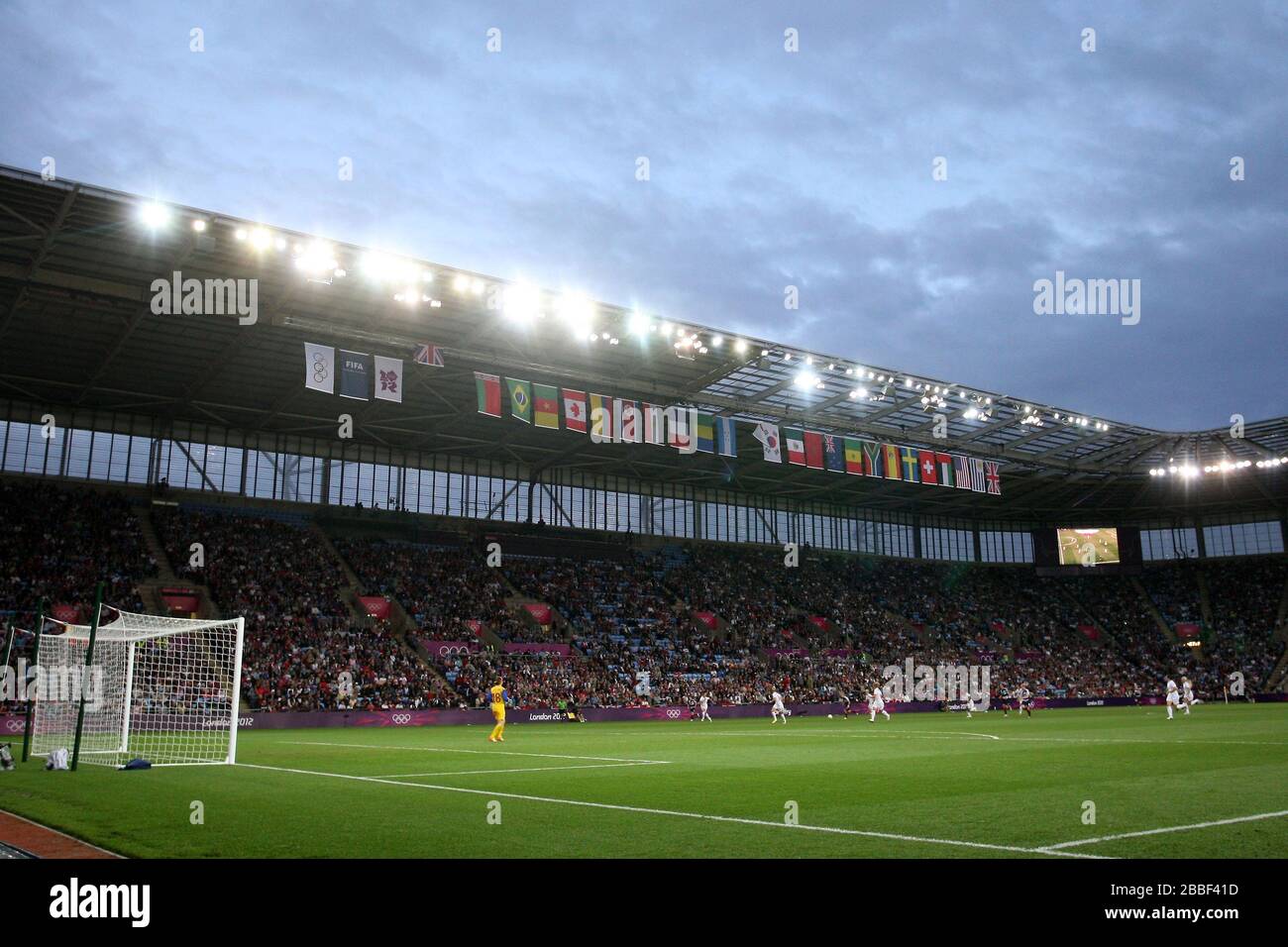 Wembley stadium pitch view hi-res stock photography and images - Alamy