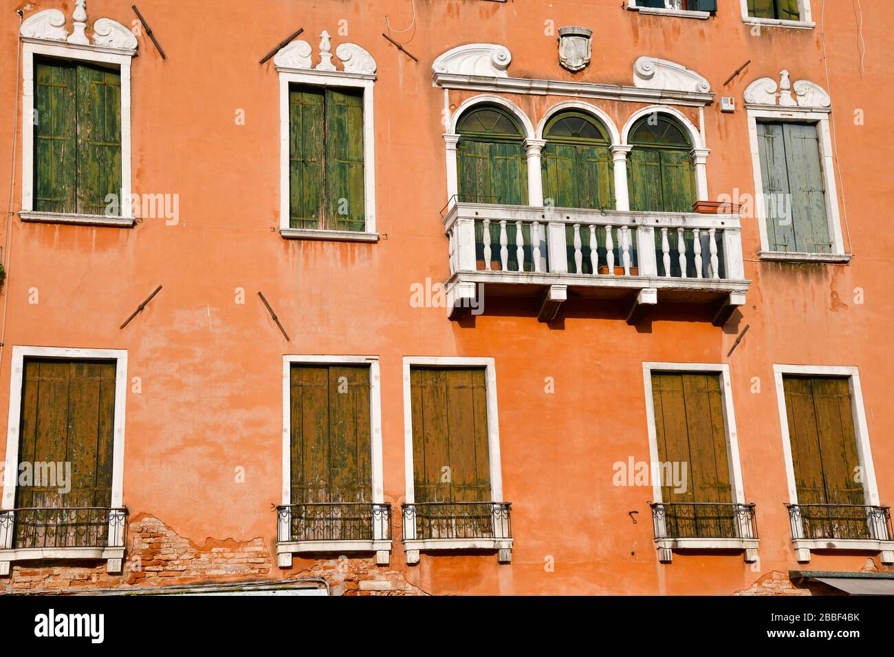 Orange color house building in venice hi-res stock photography and ...