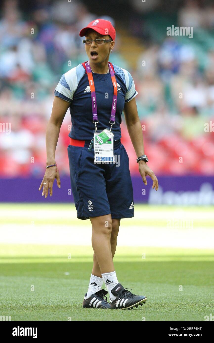 Great Britain Coach Hope POWELL watches the players warm up Stock Photo ...