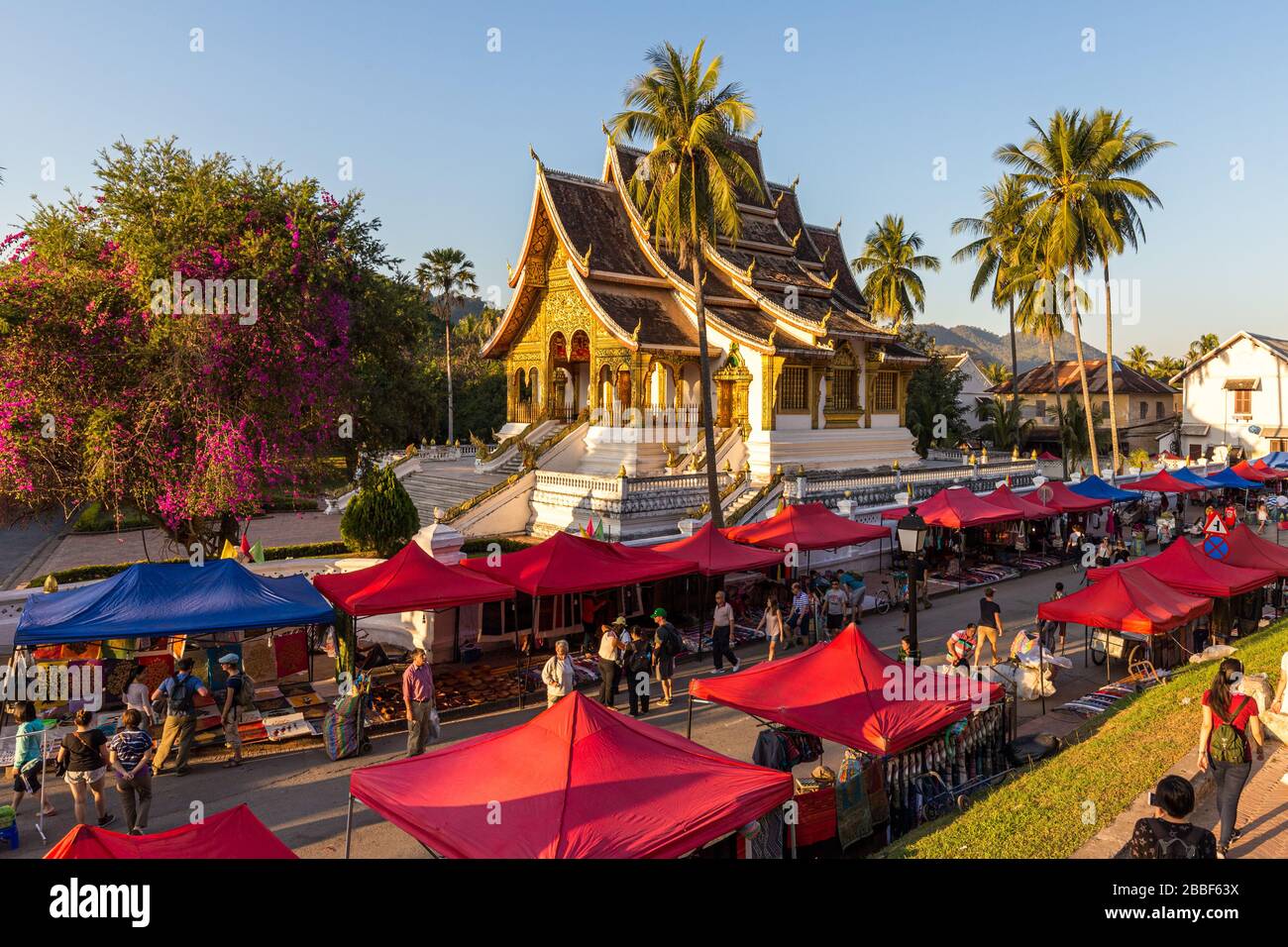 Laos street markets hi-res stock photography and images - Alamy