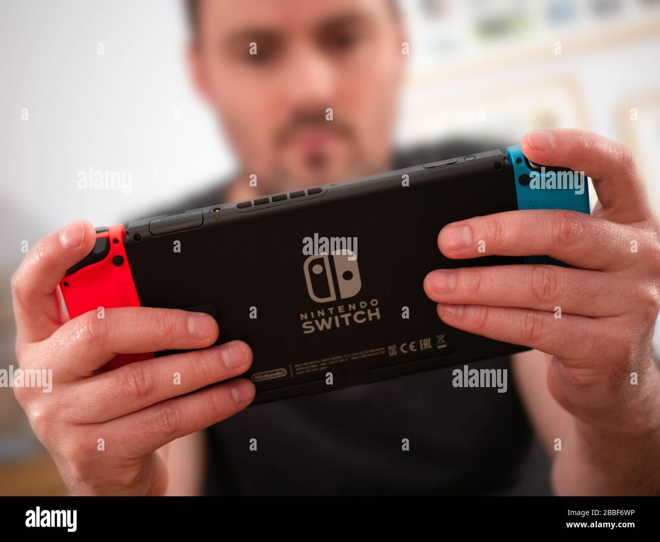 Nintendo switch logo hi-res stock photography and images - Alamy