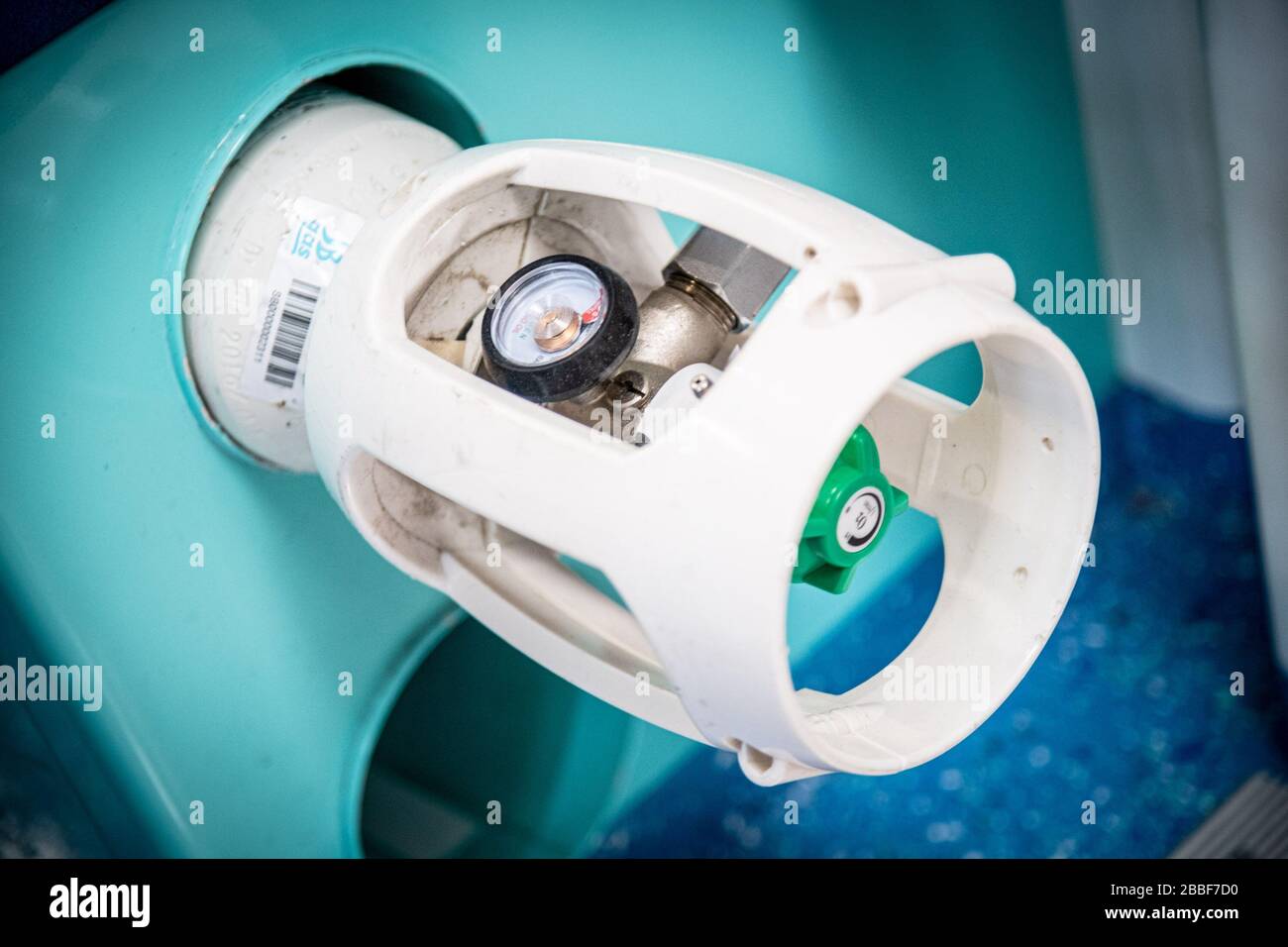 Oxygen ambulance cylinder hi-res stock photography and images - Alamy