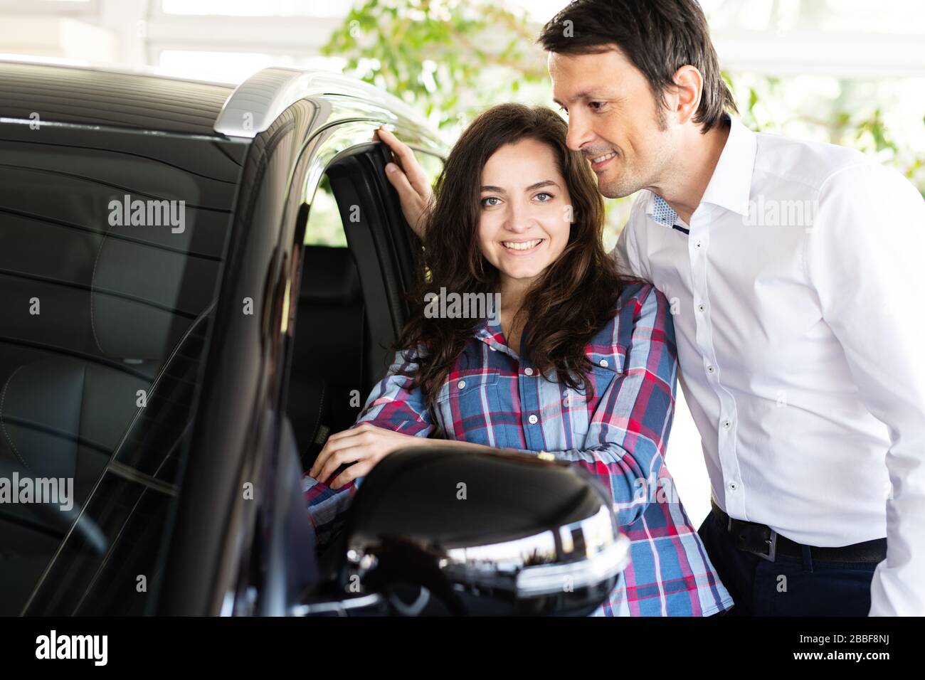 Couple in the car hi-res stock photography and images - Alamy