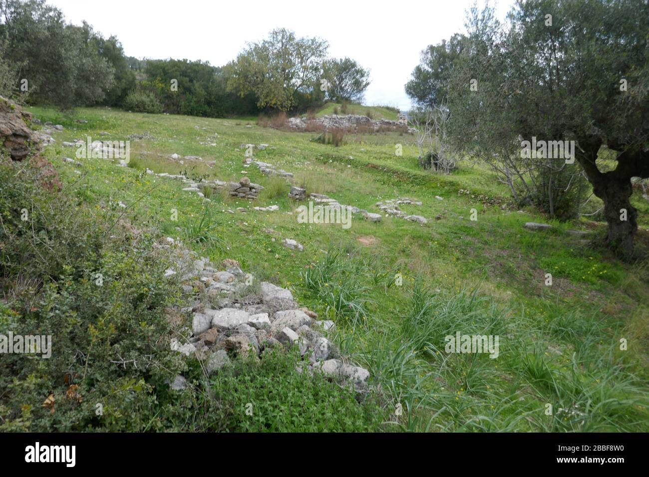Mycenaean vaulted tomb Nichoria Karpofora Stock Photo - Alamy