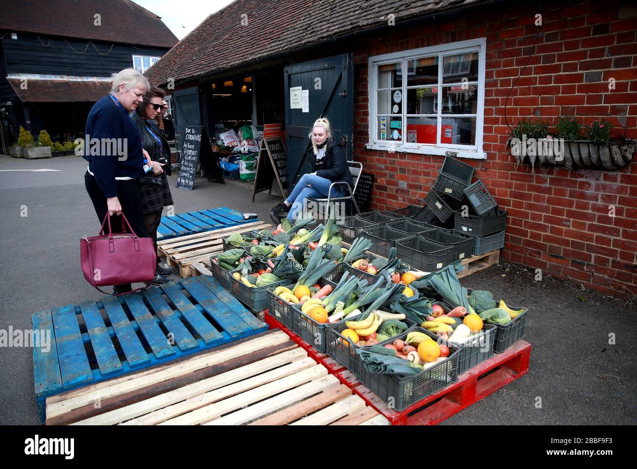 Nhs workers secretts farm shop hi-res stock photography and images - Alamy
