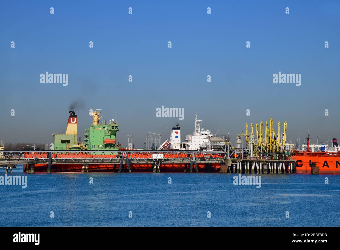 Side view oil chemical tanker hi-res stock photography and images - Alamy