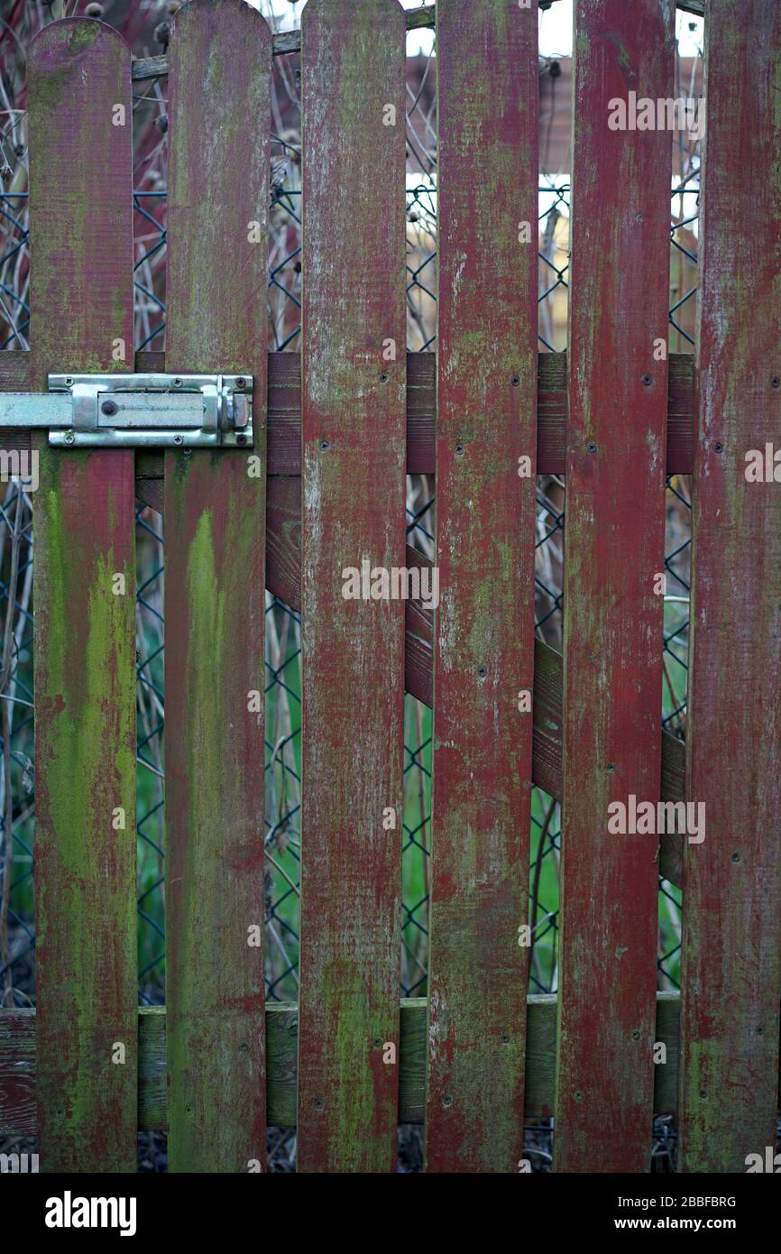 Fence gate closure hi-res stock photography and images - Alamy