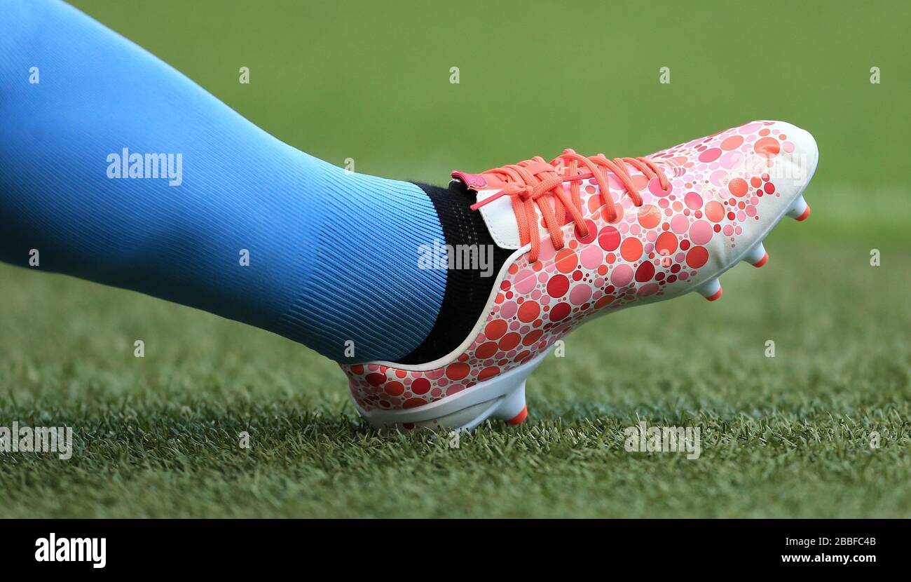 Manchester City's Sergio Aguero's new colourful boots Stock Photo - Alamy