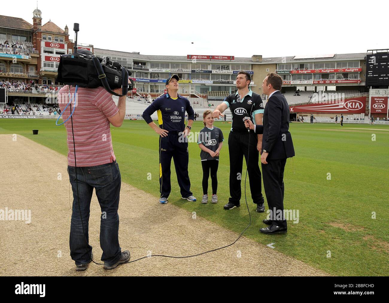 Surrey captain Graeme Smith (2nd right) and Hampshire captain Jimmy ...