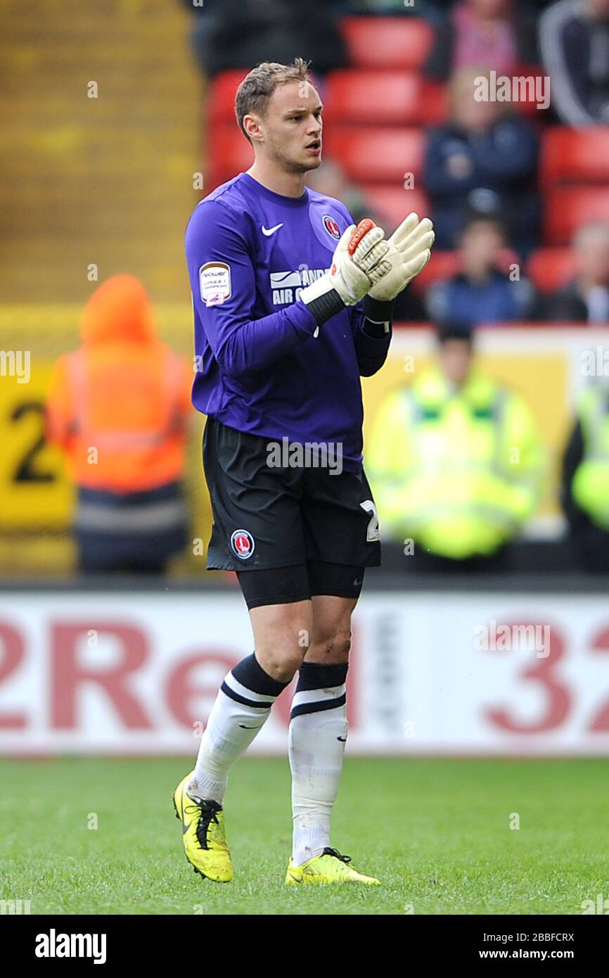 Charlton athletic goalkeeper david button hi-res stock photography and ...