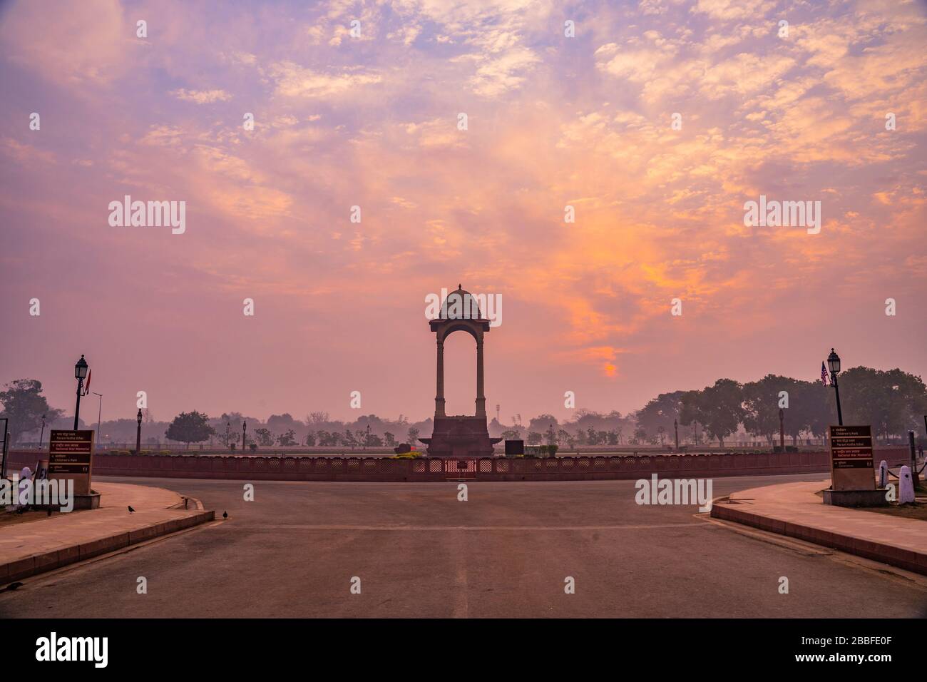 India Gate a war memorial on Rajpath road New Delhi Stock Photo - Alamy