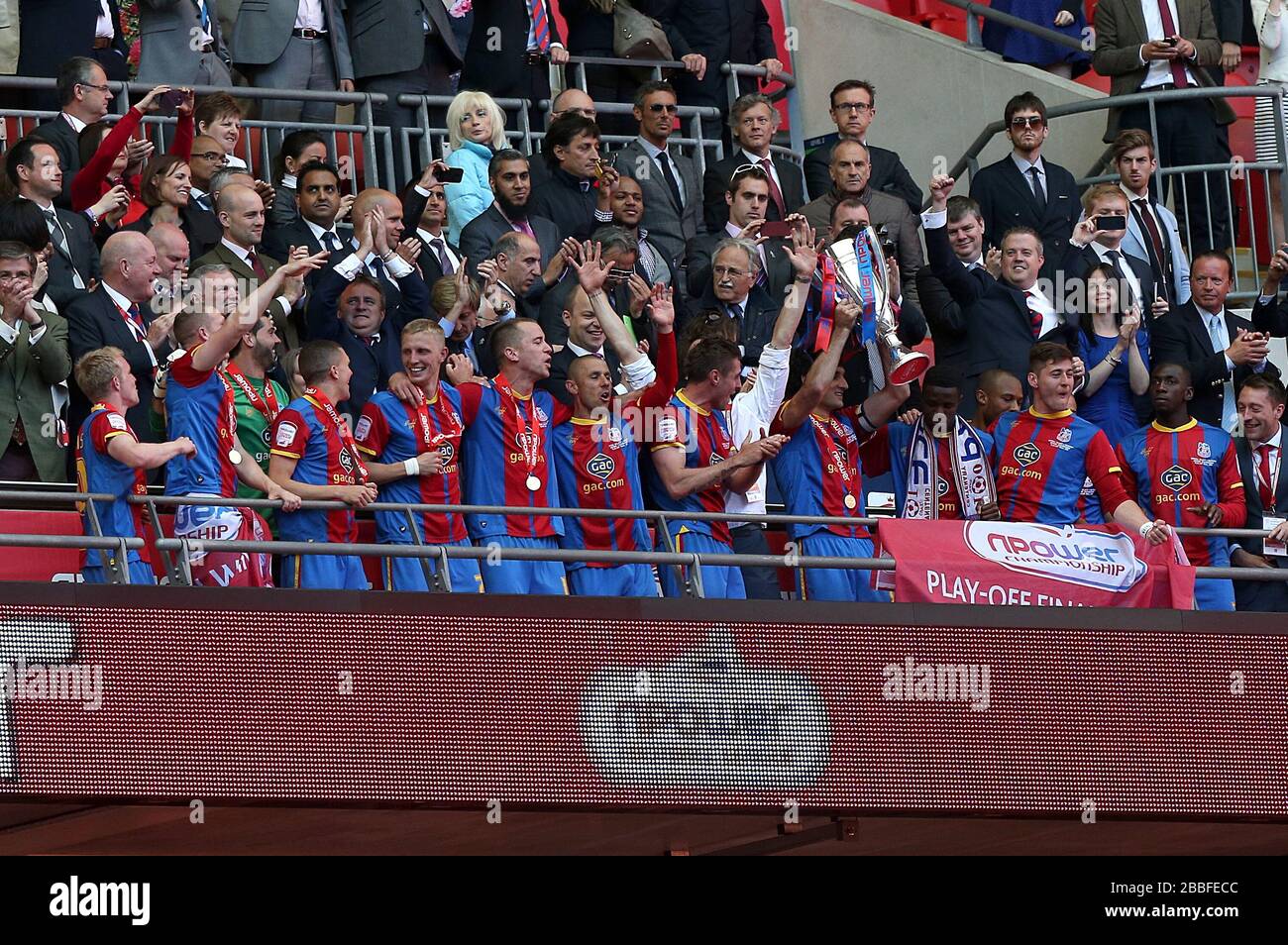 Crystal palace trophy hi-res stock photography and images - Alamy