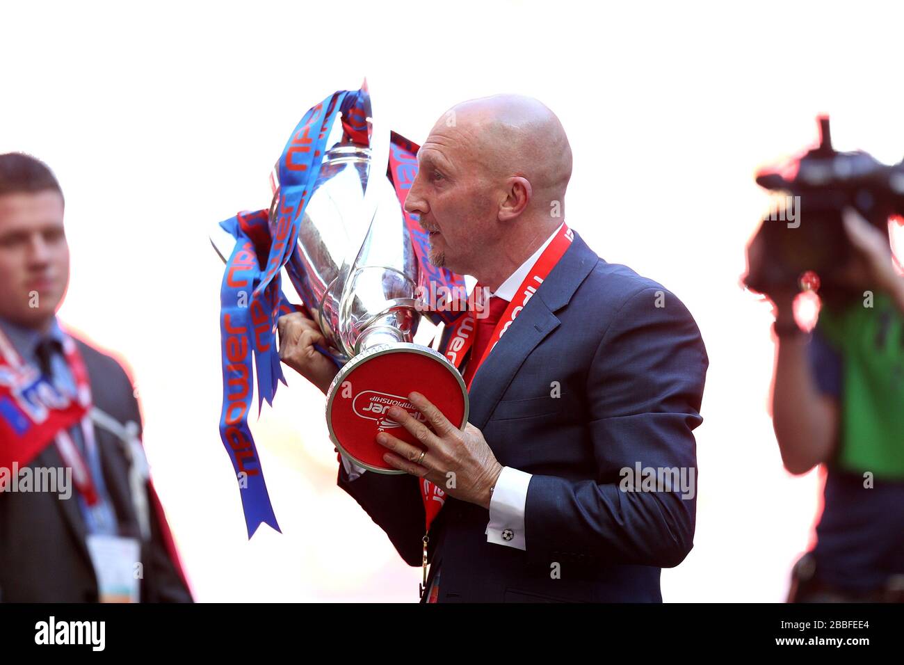 Crystal palace trophy hi-res stock photography and images - Alamy