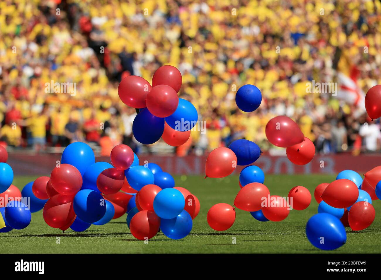 Crystal Palace balloons on the pitch prior to kick-off Stock Photo - Alamy