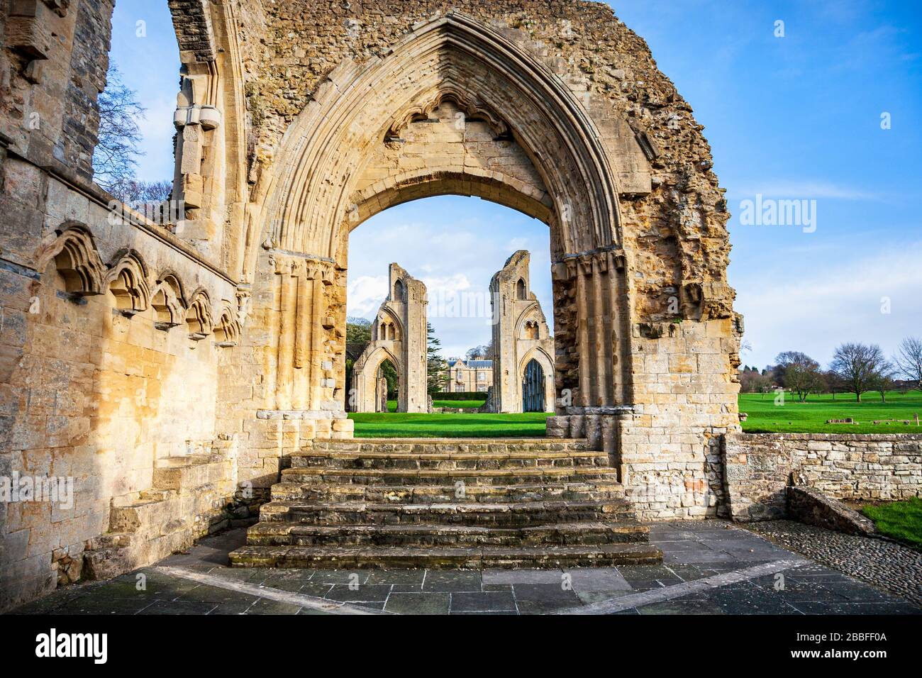 The ruined arches of Glastonbury Abbey, Glastonbury, England Stock ...
