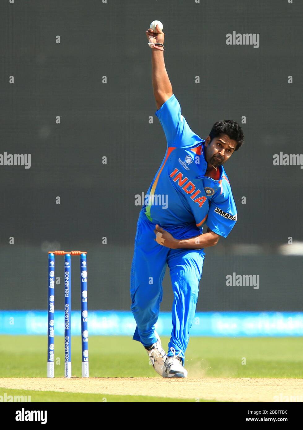 Vinay kumar cricket hi-res stock photography and images - Alamy