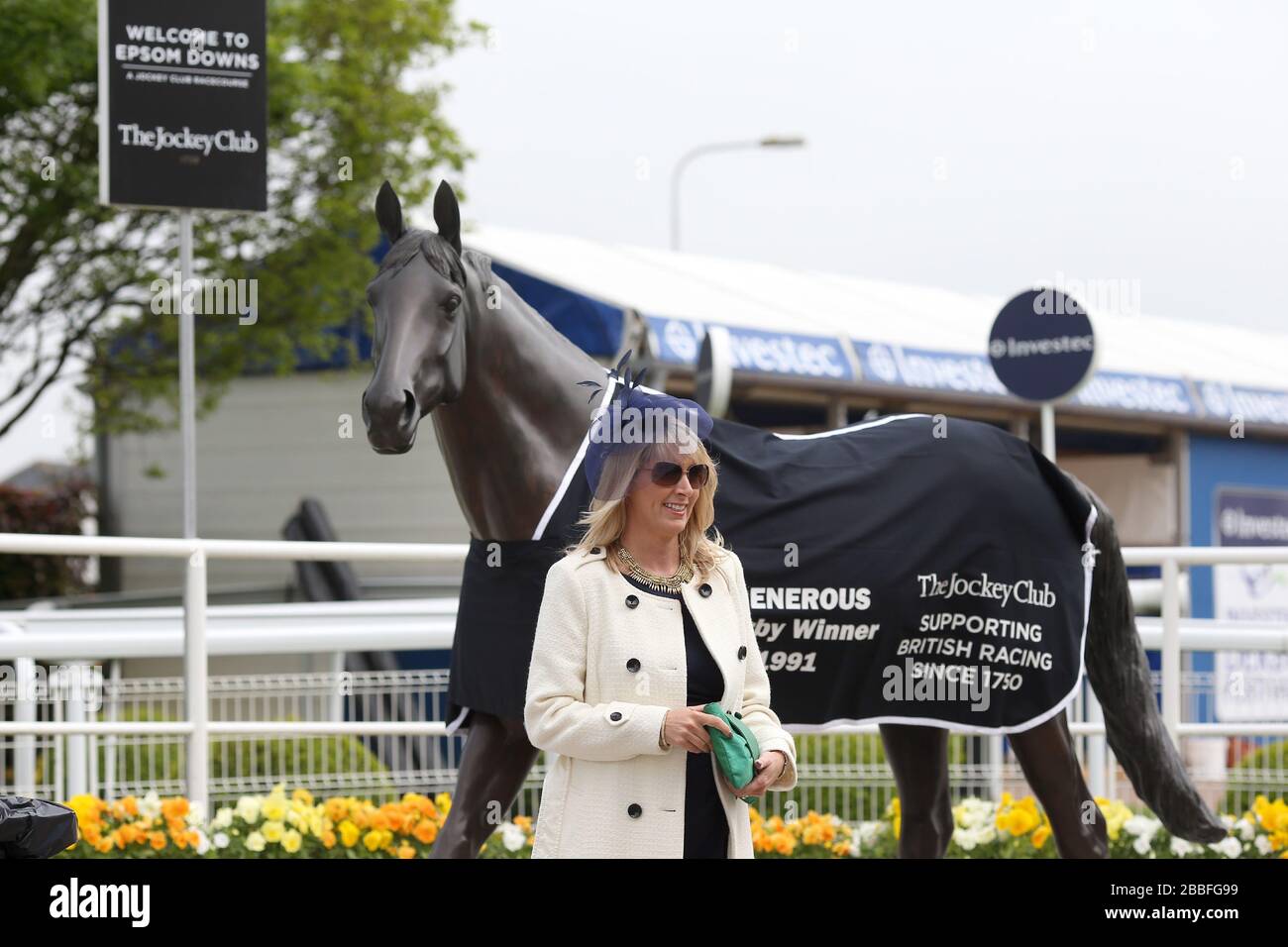 Statue of generous derby winner at epsom downs racecourse hi-res stock ...