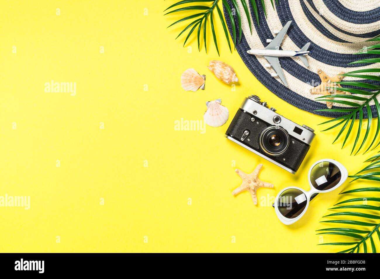 Summer travel concept flat lay image Stock Photo - Alamy