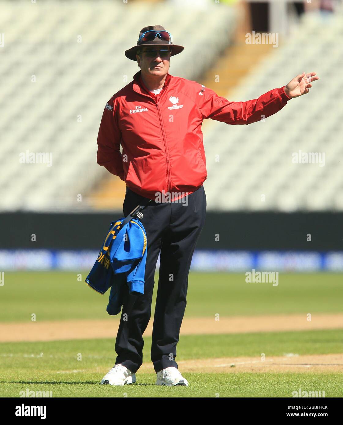 Umpire Nick Cook Stock Photo - Alamy